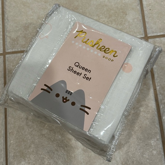 Pusheen | Bedding | Pusheen White Queen Bedding Set | Poshmark